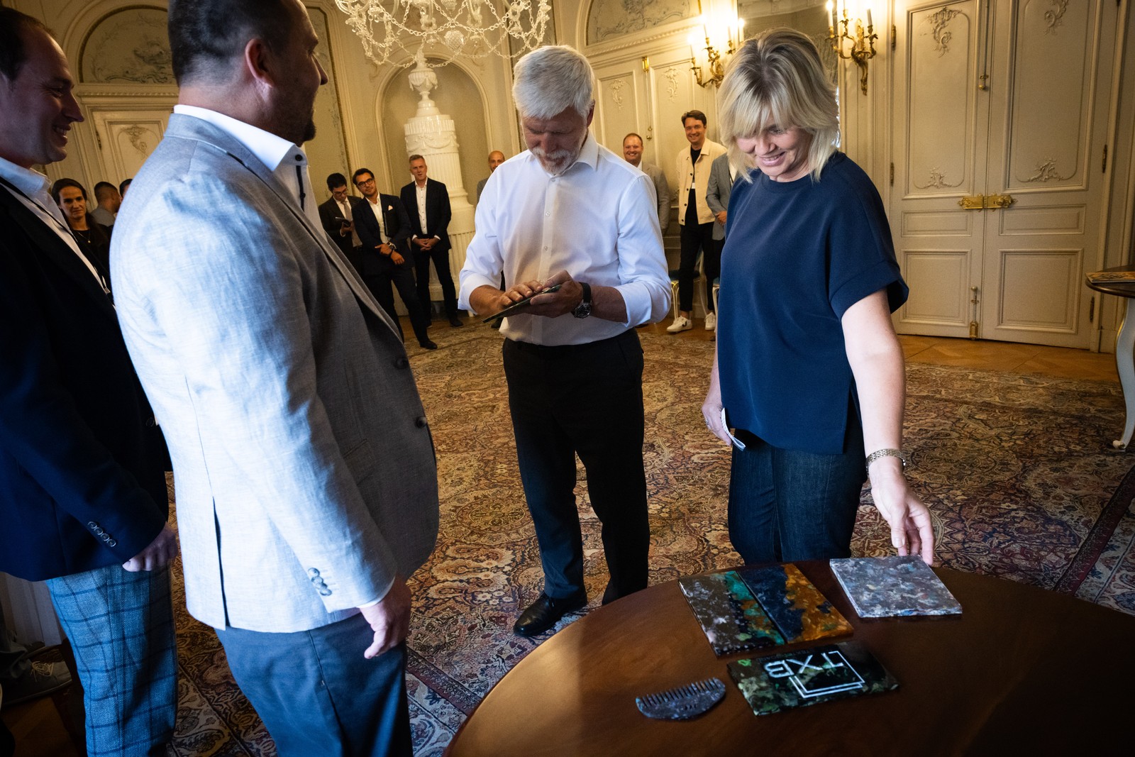 Recycled building boards presented to the president - VVÚD